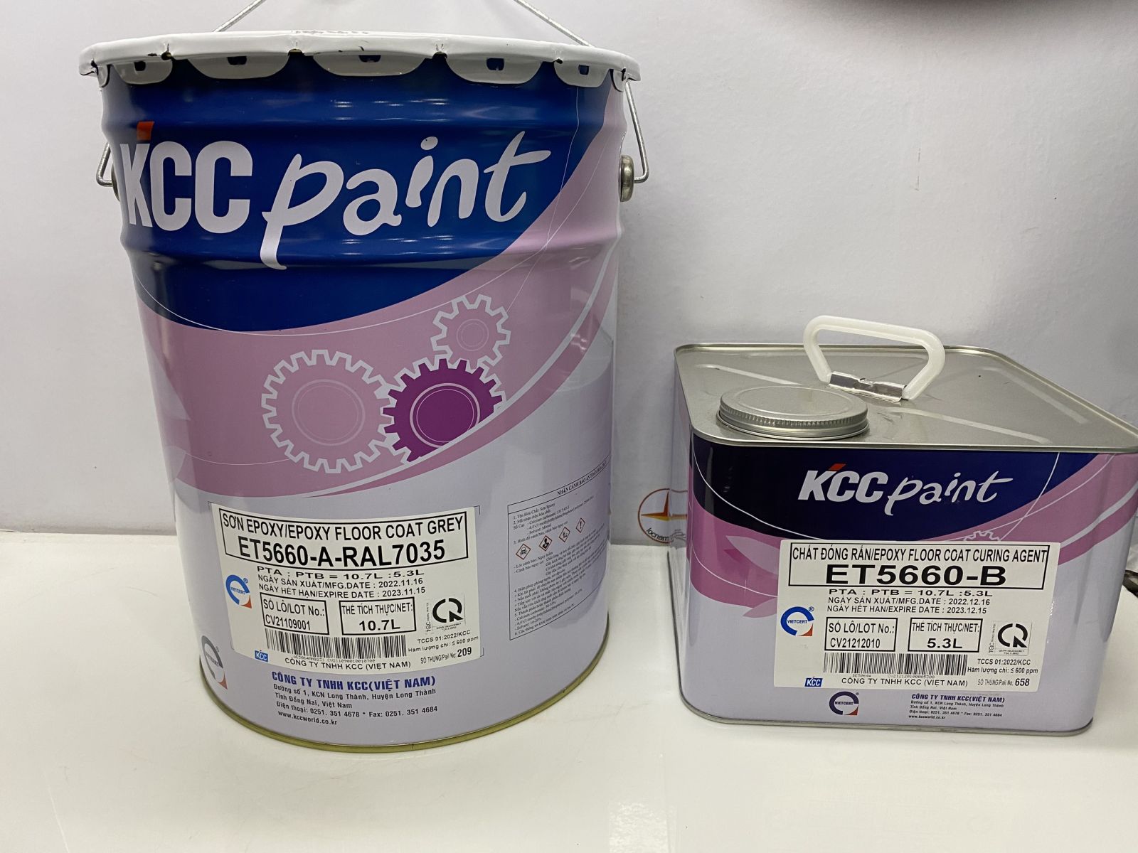 Sơn sàn bê tông epoxy KCC ET5660 màu xám / Epoxy Floor coat Grey ET5660 - Ral 7035 16L/bộ